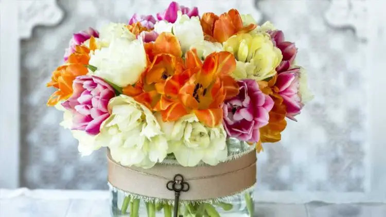 Changing the Water in Your Flowers: The Unexpected Trick to Make Them ...